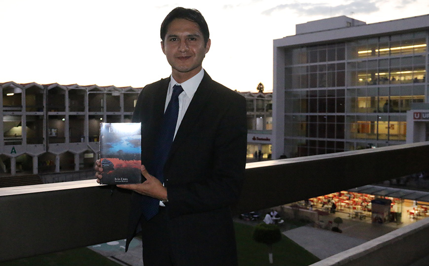 Iván Uriel presenta sus obras literarias en Fresno, California | UPRESS