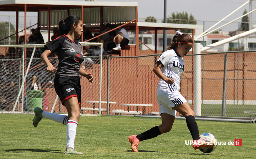 Sofía Ayala: pasión por el futbol y vocación por la salud | UPRESS